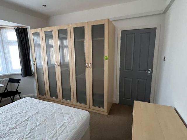 Ascot Gardens, Southall UB1, Room to rent, £1,000 pcm | PrimeLocation