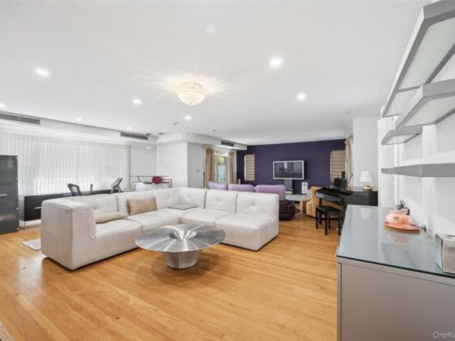 Ascot Ridge Rd, Great Neck, Home For Sale