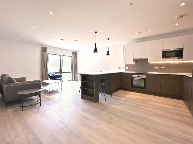 Ascot Road, Watford WD18, 2 bed flat to rent, £2,090 pcm | PrimeLocation