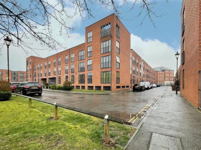 Ascote Lane, Shirley, Solihull, West. 2 bed flat to rent £1,150 pcm £265 pw