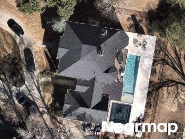 Ascott Valley Dr