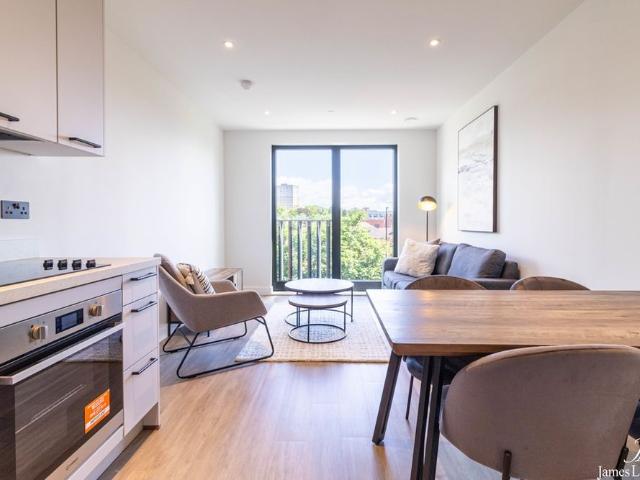 Ashted wharf, Glasswater Locks, Pitt Street, B4