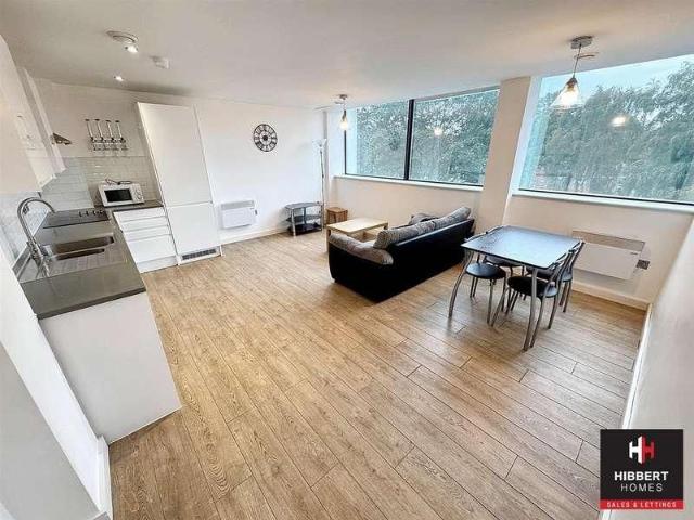 Ashton Lane, Sale, M33