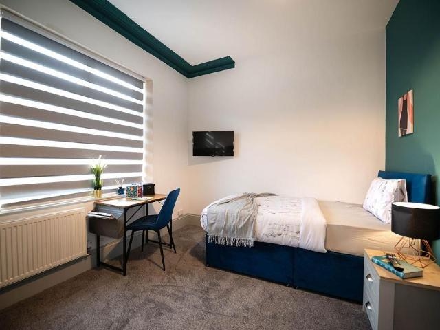 Ashton Road West, Failsworth M35, Room to rent, £695 pcm | PrimeLocation