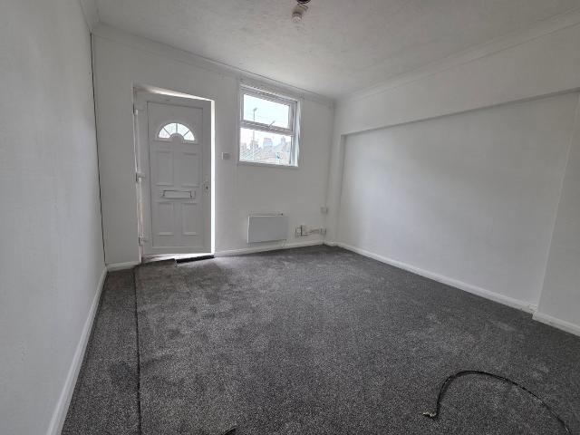 Ashton Road, Luton LU1, 1 bed flat to rent, £900 pcm | PrimeLocation