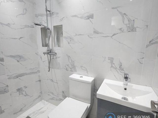 Ashurst Drive, Ilford, IG6 Studio to rent £1,000 pcm £231 pw