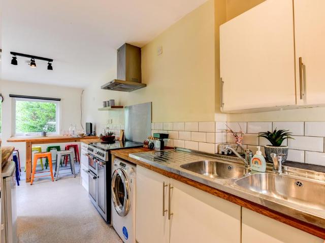Ashurst Road, Brighton BN2 8 bed house of multiple occupation to rent £6,240 pcm £1,440 pw