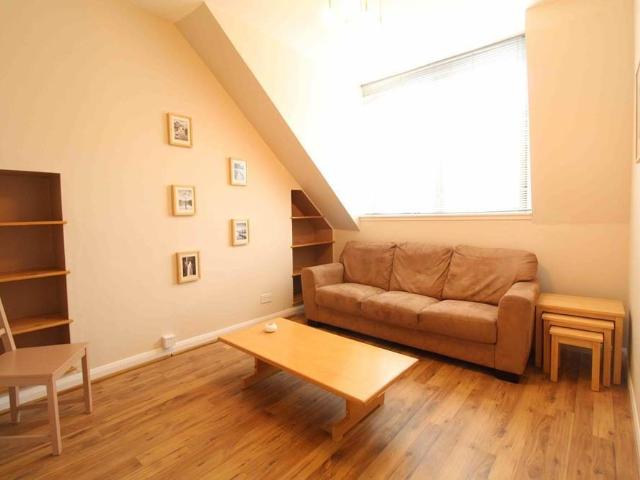 Ashvale Place, Top Floor, AB10