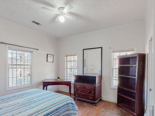 Ashview Heights close to HBU's and MARTA, designed to meet your needs!
