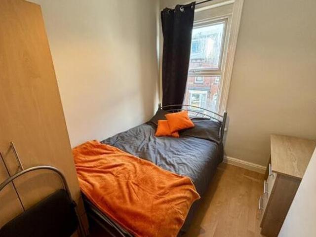 Ashville Terrace, Hyde Park, 4 Bedroom House