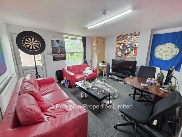 Ashville Road, Hyde Park LS6 4 bed terraced house to rent £1,733 pcm £400 pw