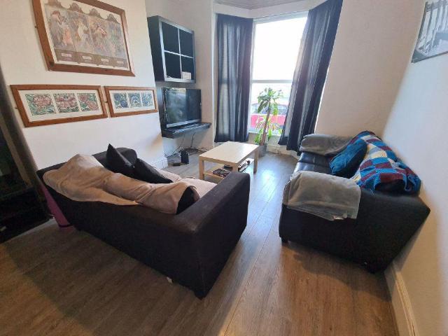 Ashville Road, Leeds 4 bed house to rent £2,097 pcm £484 pw