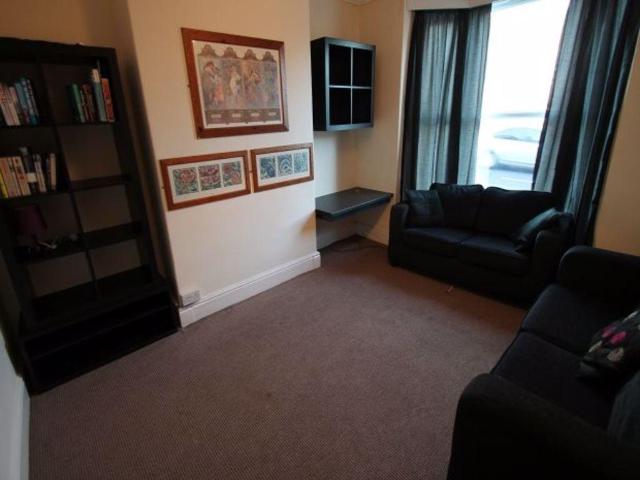 Ashville Road, Leeds 4 bed house to rent £2,097 pcm £484 pw
