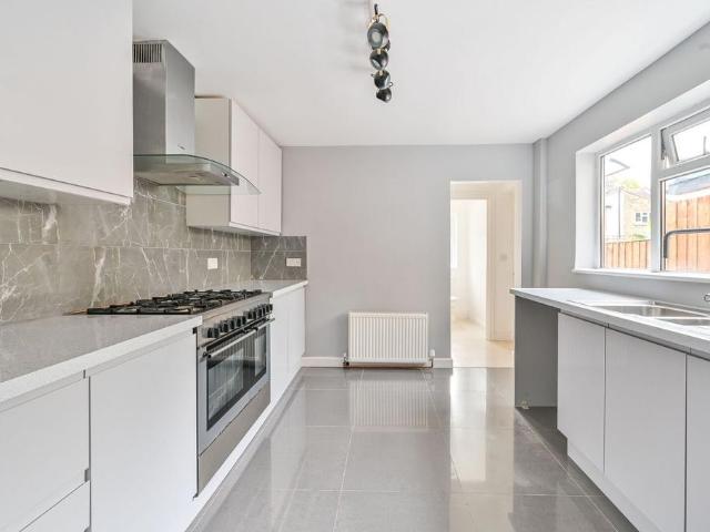 Ashville Road, Leytonstone. 3 bed terraced house to rent £2,550 pcm £588 pw