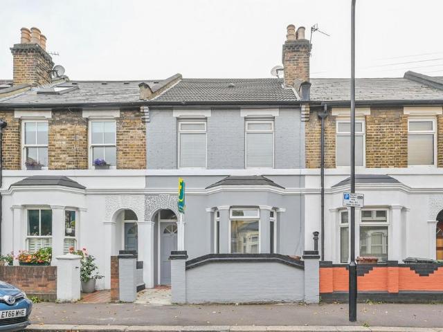 Ashville Road, Leytonstone. 3 bed terraced house to rent £2,701 pcm £623 pw