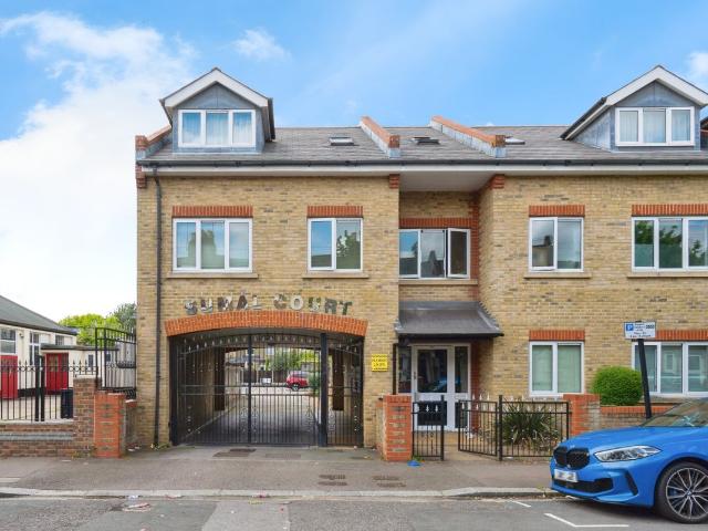 Ashville Road, London E11, 2 bed flat to rent, £1,800 pcm | PrimeLocation