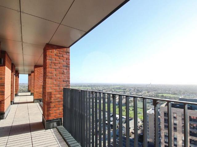 Ashwell House, Healum Avenue. 3 bed apartment to rent £2,800 pcm £646 pw