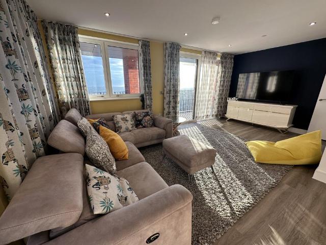 Ashwell House, Healum Avenue. 3 bed penthouse to rent £2,800 pcm £646 pw