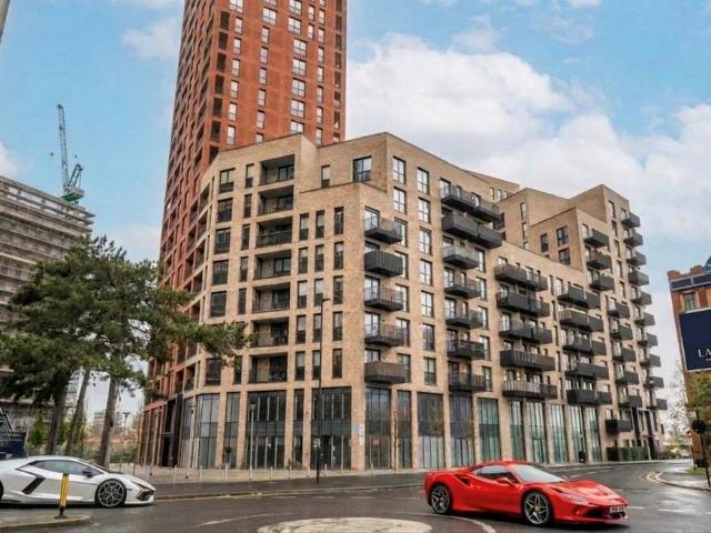 Ashwell House, Southall, UB2 4WH 3 bed flat to rent £2,800 pcm £646 pw