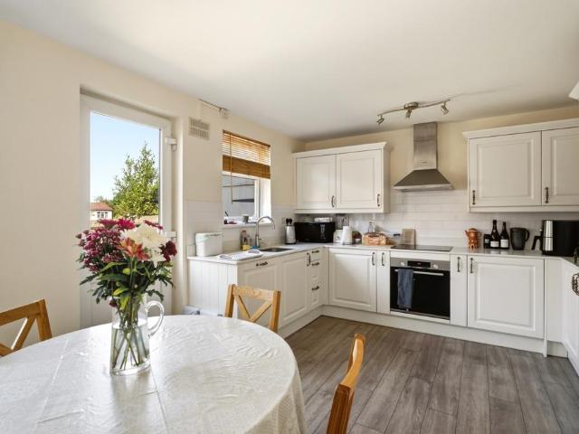 Ashwell Park, Hertfordshire AL5 3 bed end of terrace house to rent £2,750 pcm £635 pw