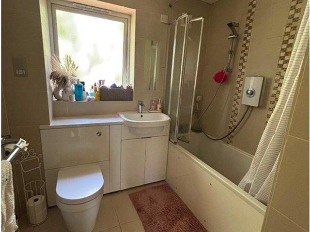 Ashwood Avenue, Hillingdon UB8, 1 bed flat to rent, £1,500 pcm | PrimeLocation