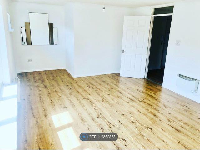 Ashwood Avenue, Rainham RM13, 1 bed flat to rent, £1,500 pcm | PrimeLocation