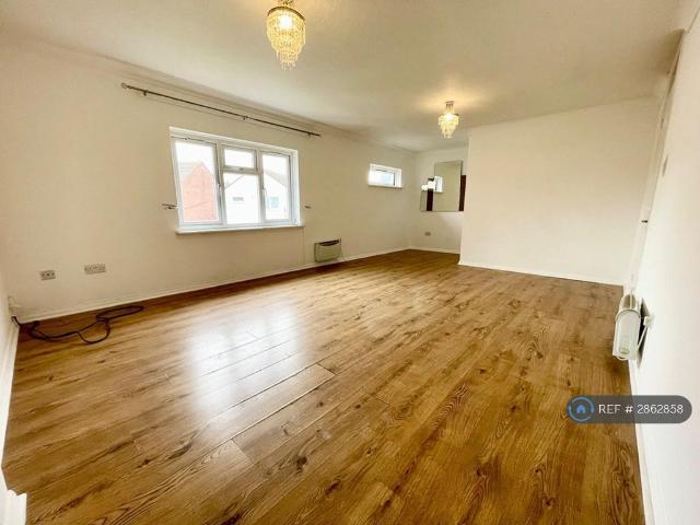 Ashwood Avenue, Rainham, RM13 1 bed flat to rent £1,480 pcm £342 pw