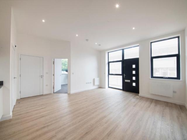 Ashwood Park, Basingstoke, RG23 1 bed apartment to rent £1,050 pcm £242 pw