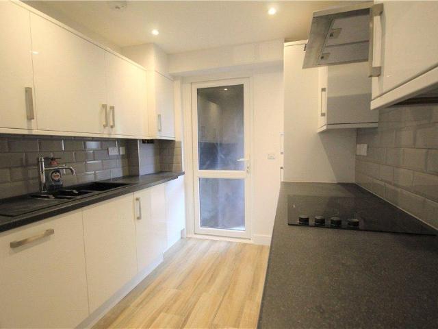 Ashwood Road, Englefield Green. 4 bed semi detached house to rent £2,250 pcm £519 pw