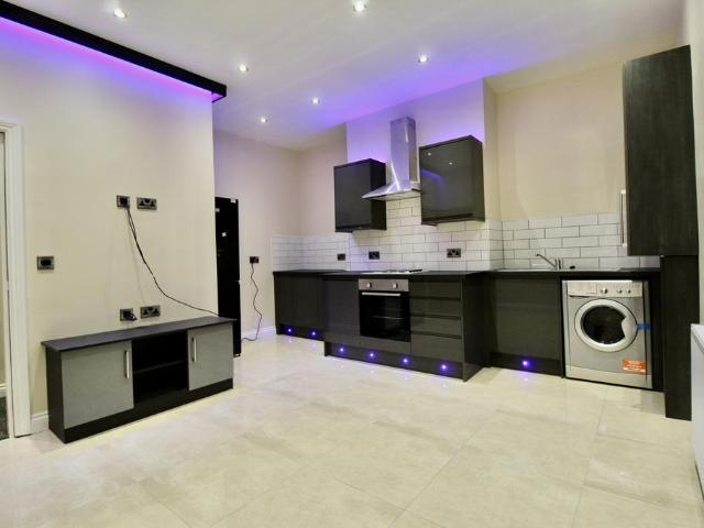 Ashwood Terrace, Leeds LS6 2 bed house to rent £1,517 pcm £350 pw