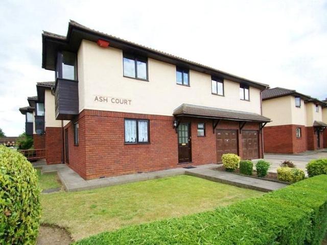 Ash Court, Jutsums Lane, Romford, Essex RM7, 1 bed flat to rent, £1,275 pcm | PrimeLocation
