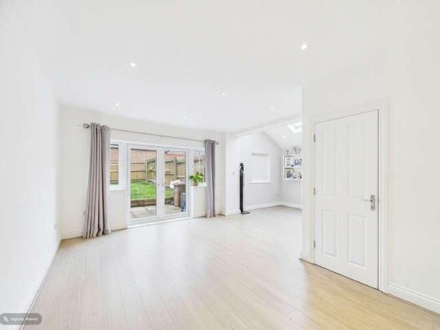Ash Close, Banstead, SM7