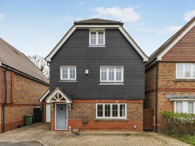 Ash Close, Banstead, Surrey, SM7 5 bed house to rent £2,950 pcm £681 pw