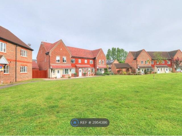 Ash Close, Littlehampton BN17, 3 bed terraced house to rent, £1,600 pcm | PrimeLocation