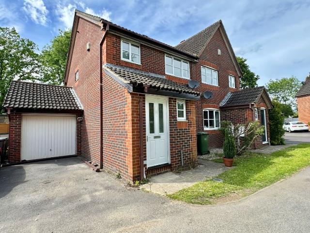 Ash Close, Winchester SO21, 3 bed property to rent, £1,700 pcm | PrimeLocation