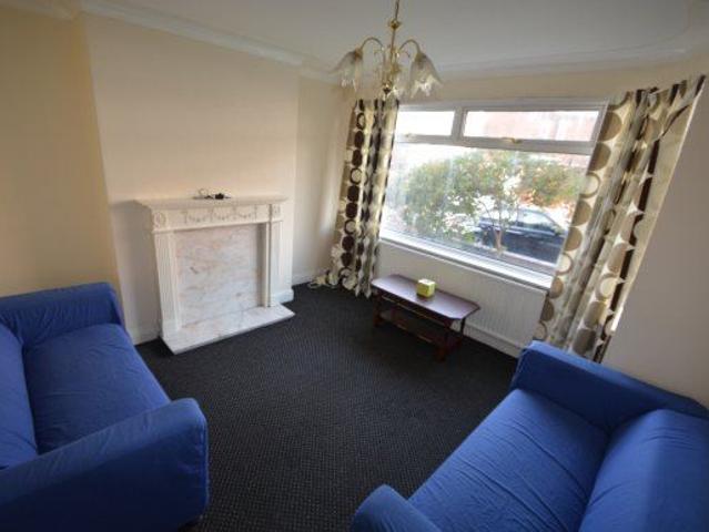Ash Gardens, Leeds LS6, 3 bed shared accommodation to rent, £542 pppm | PrimeLocation