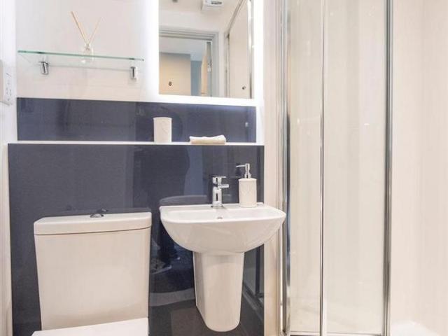 Ash Grove, Guildford GU2 Studio to rent £1,452 pcm £335 pw