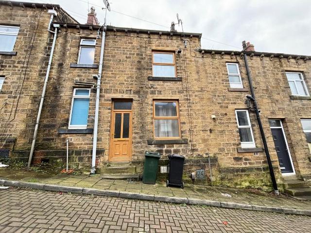 Ash Grove, Keighley, West Yorkshire BD21, 2 bed terraced house to rent, £750 pcm | PrimeLocation