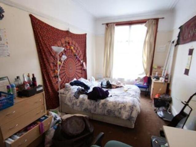 Ash Grove, Hyde Park, 8 Bedroom Terraced