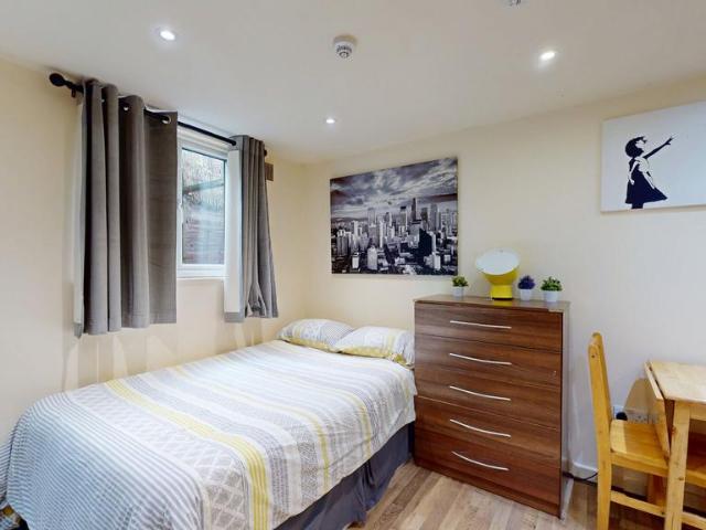 Ash Grove, London NW2 Studio to rent £1,246 pcm £288 pw