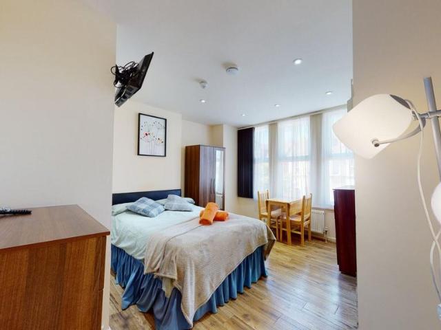 Ash Grove, London NW2 Studio to rent £1,378 pcm £318 pw