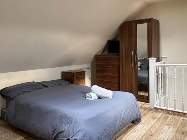 Ash Grove, London NW2 Studio to rent £1,325 pcm £306 pw