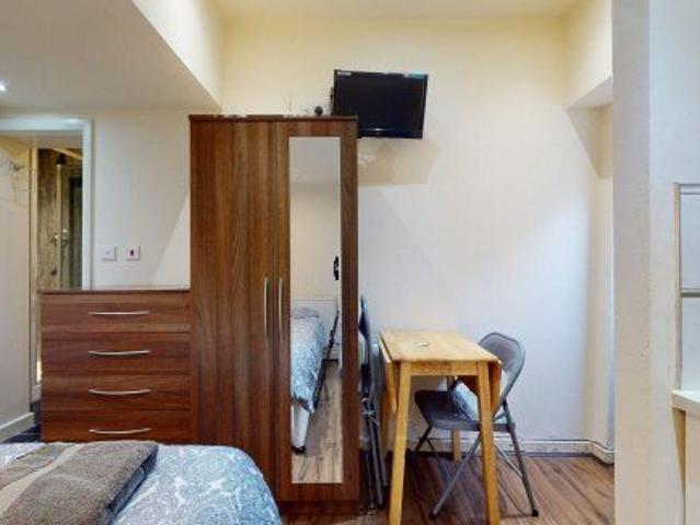 Ash Grove, London, Greater London NW2, Room to rent, £1,300 pppm | PrimeLocation