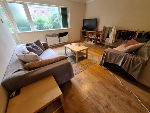 Ash Grove, Leeds 2 bed house to rent £1,086 pcm £251 pw