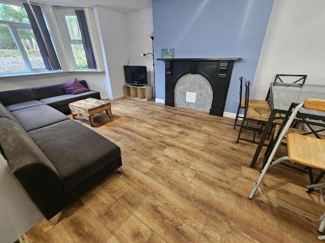 Ash Grove, Leeds LS6, Room to rent, £628 pcm | PrimeLocation