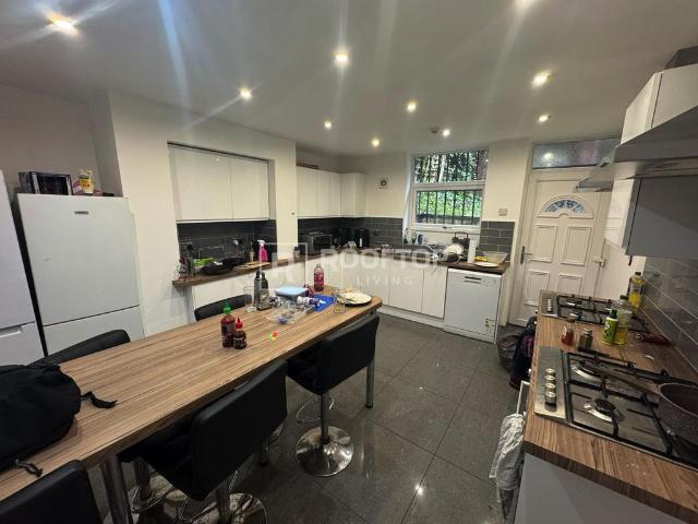 Ash Grove, Leeds LS6 7 bed house to rent £5,126 pcm £1,183 pw