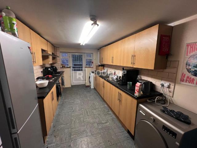 Ash Grove, Leeds LS6 8 bed house to rent £4,507 pcm £1,040 pw