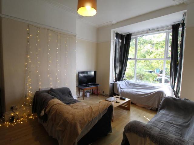 Ash Grove, Leeds LS6 8 bed house to rent £4,680 pcm £1,080 pw