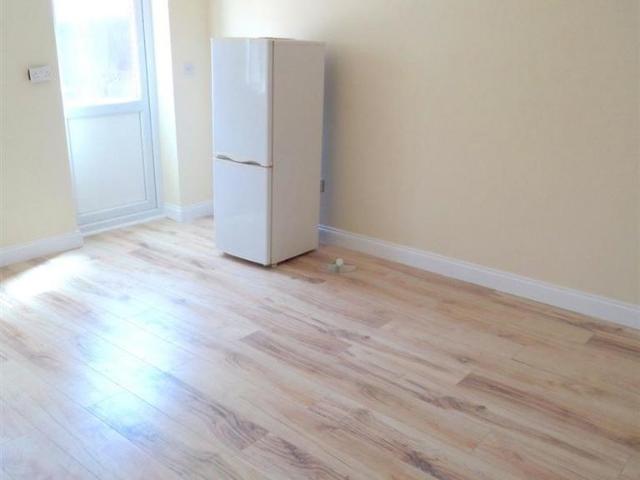 Ash Grove, Middlesex UB1 Studio to rent £1,050 pcm £242 pw