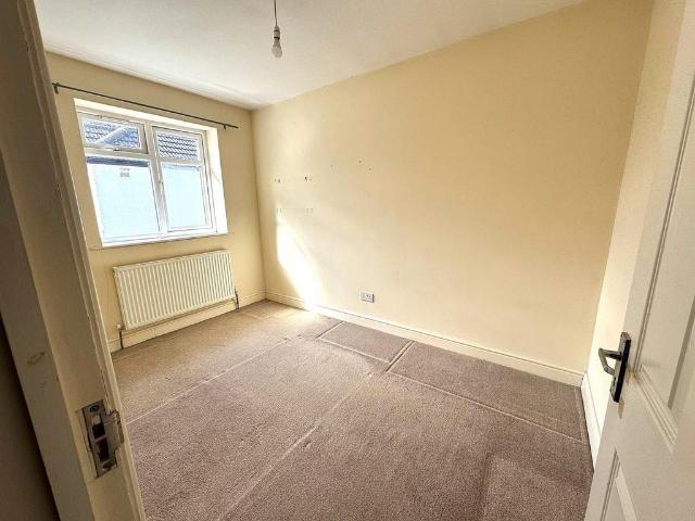 Ash Grove,Southall,UB1 2UN 4 bed property with land to rent £2,400 pcm £554 pw